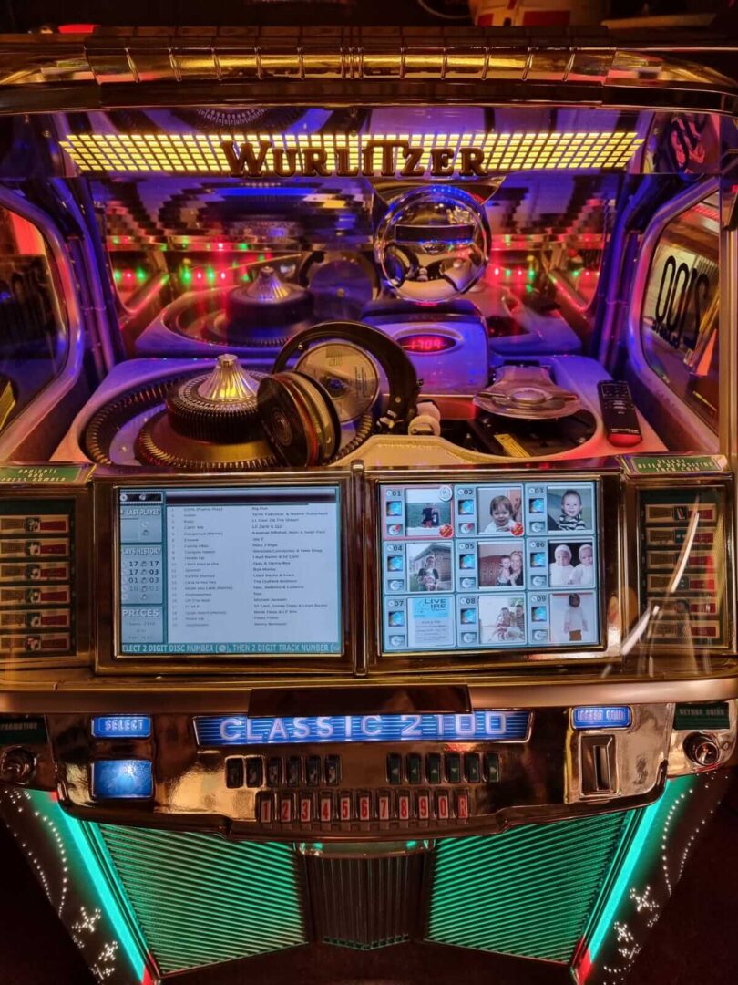 Wurlitzer Jukebox - 2100 CD - American Vintage Unlimited